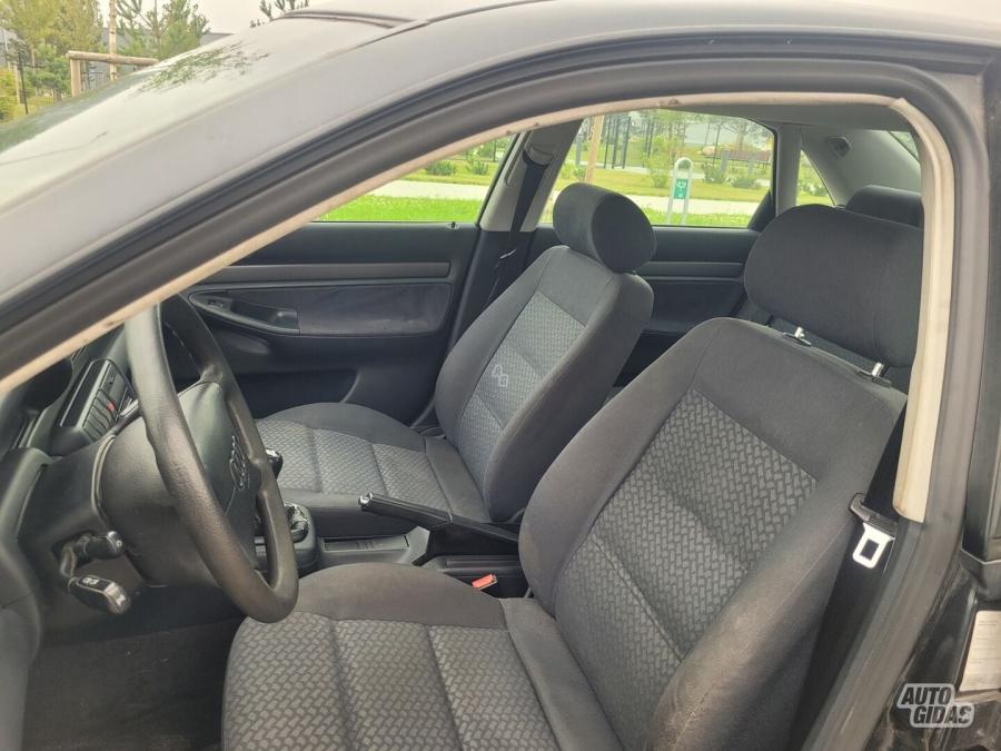 Black Audi A4 1995 in Vilnius, with an engine capacity of 1.80 L and mileage of 247 thousand km for 950 €, photo 13 on AUTOMOTO.COM.LV