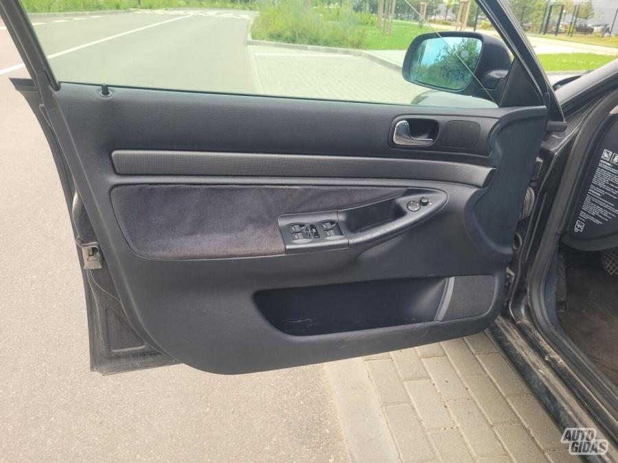 Black Audi A4 1995 in Vilnius, with an engine capacity of 1.80 L and mileage of 247 thousand km for 950 €, photo 15 on AUTOMOTO.COM.LV
