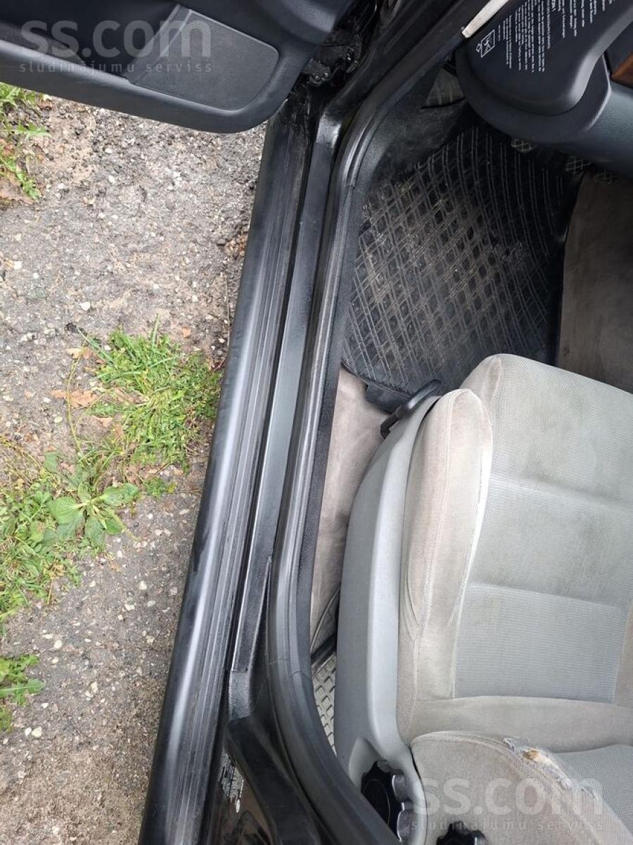 Melns Audi A4 1995 Valmiera, ar dzinēja tilpumu 2.80 L un nobraukumu 261 tūkst. km par 1500 €, foto 10 vietnē AUTOMOTO.COM.LV