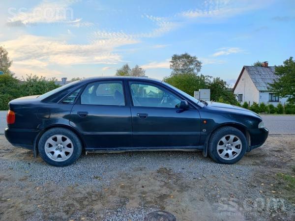 Melns Audi A4 1996 Limbaži, ar dzinēja tilpumu 1.60 L un nobraukumu 232 tūkst. km par 950 €, foto 4 vietnē AUTOMOTO.COM.LV
