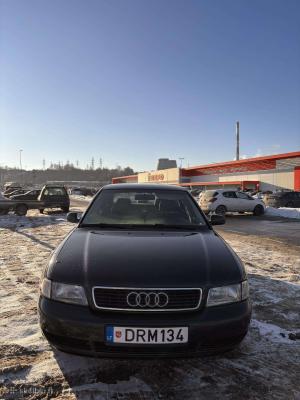 Black Audi A4 1996 in Vilnius, with an engine capacity of 1.80 L and mileage of 425 thousand km for 800 €, photo 2 on AUTOMOTO.COM.LV