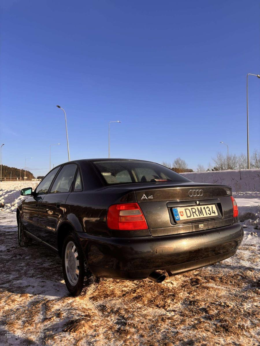 Black Audi A4 1996 in Vilnius, with an engine capacity of 1.80 L and mileage of 425 thousand km for 800 €, photo 3 on AUTOMOTO.COM.LV