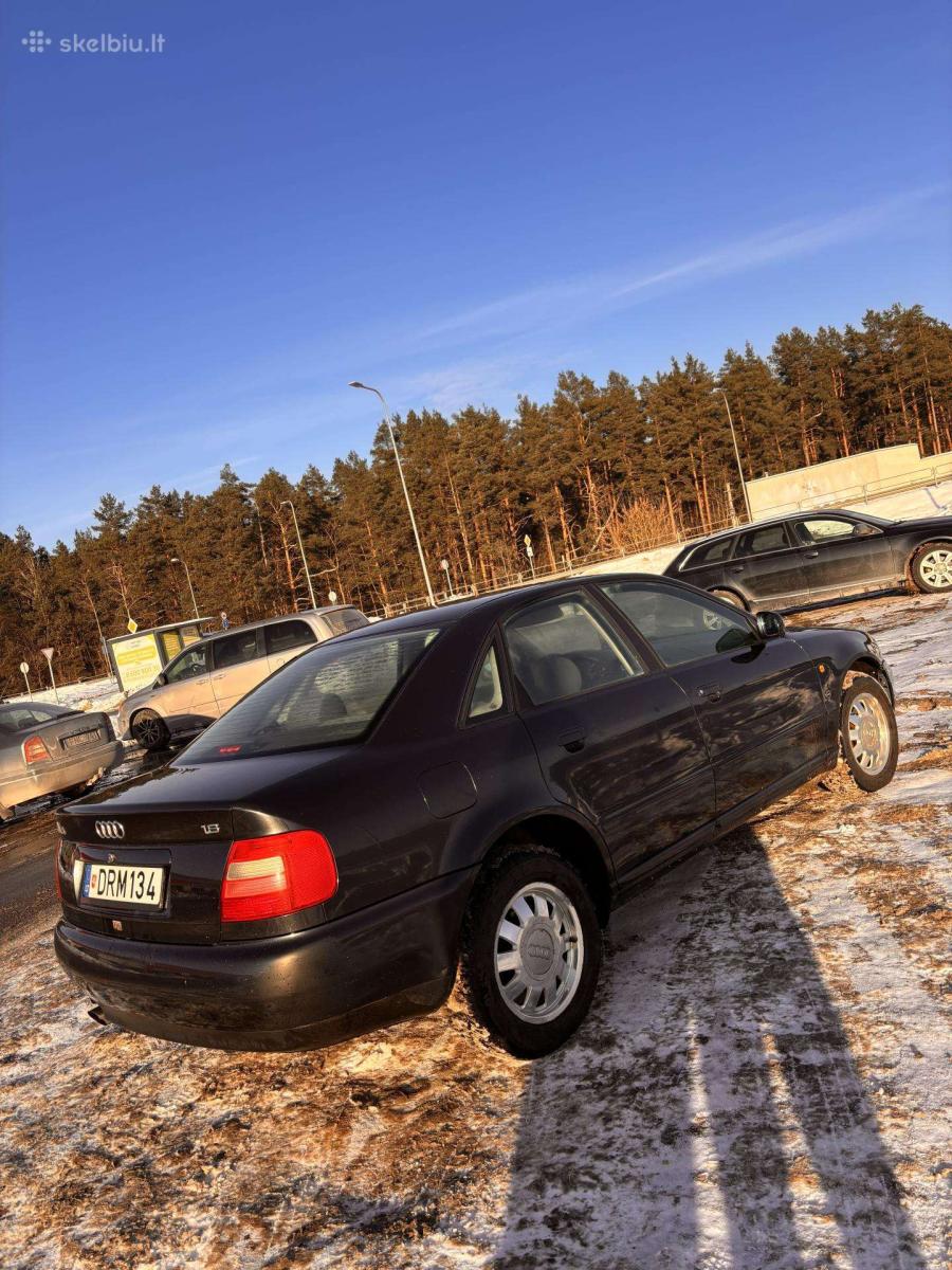 Black Audi A4 1996 in Vilnius, with an engine capacity of 1.80 L and mileage of 425 thousand km for 800 €, photo 6 on AUTOMOTO.COM.LV