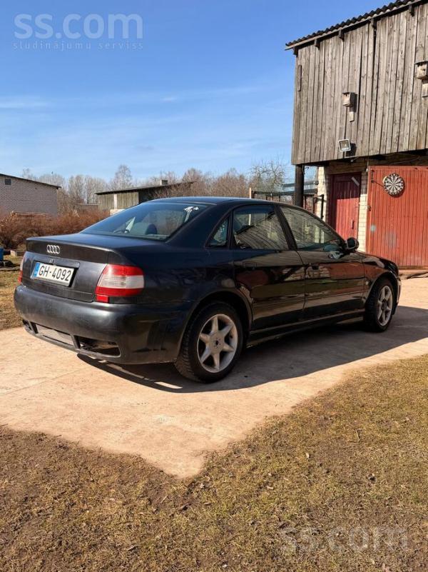 Black Audi A4 1996 in Valmiera, with an engine capacity of 1.80 L and mileage of 284 thousand km for 700 €, photo 2 on AUTOMOTO.COM.LV