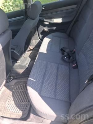 Black Audi A4 1996 in Ventspils, with an engine capacity of 1.90 L and mileage of 417 thousand km for 1300 €, photo 8 on AUTOMOTO.COM.LV