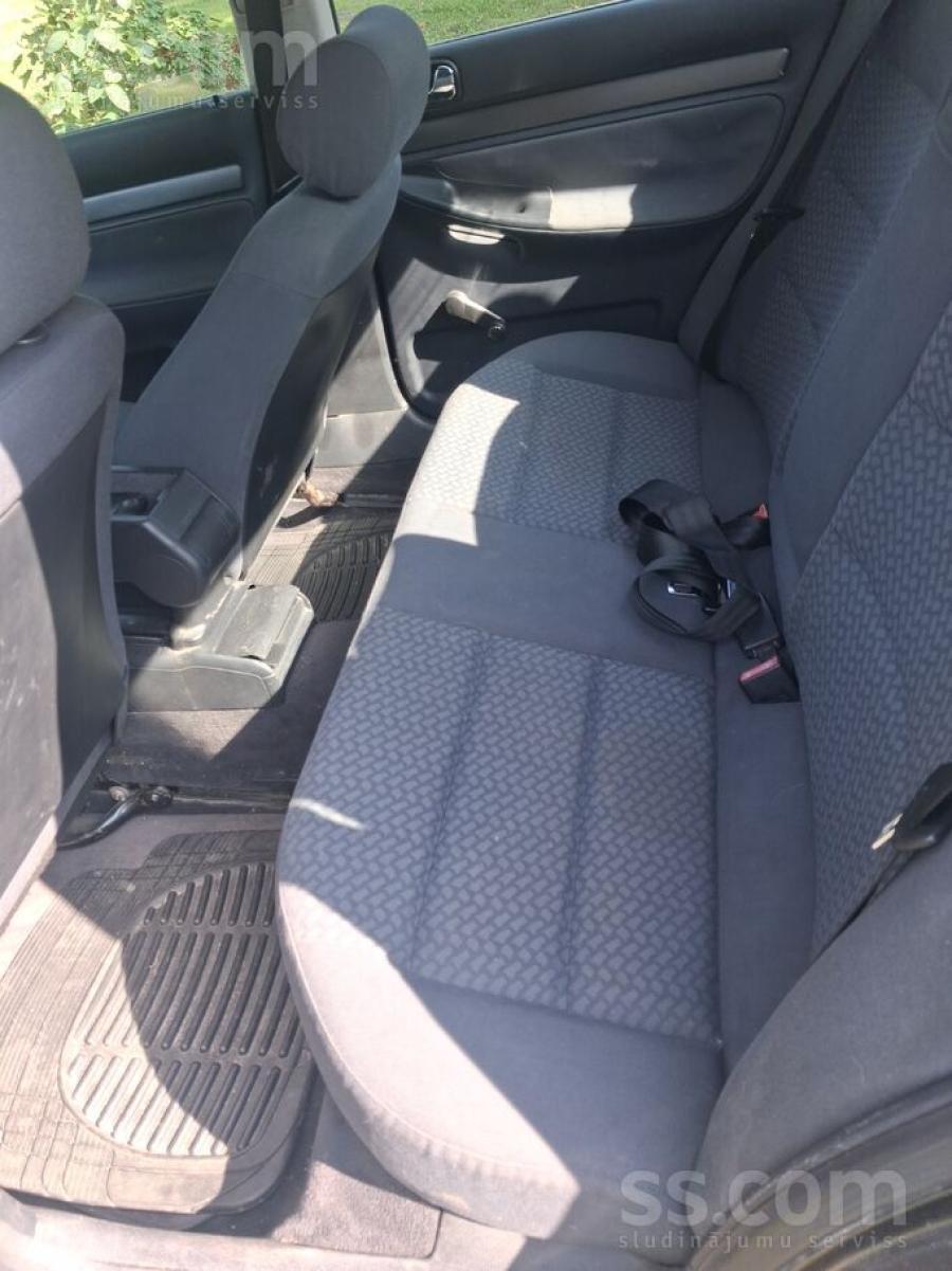 Black Audi A4 1996 in Ventspils, with an engine capacity of 1.90 L and mileage of 417 thousand km for 1300 €, photo 8 on AUTOMOTO.COM.LV