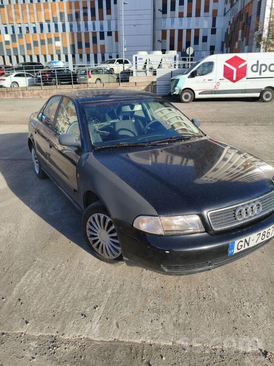 Black Audi A4 1996 in Riga, with an engine capacity of 1.60 L and mileage of 284 thousand km for 700 €, photo 3 on AUTOMOTO.COM.LV