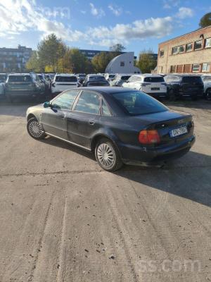 Black Audi A4 1996 in Riga, with an engine capacity of 1.60 L and mileage of 284 thousand km for 700 €, photo 5 on AUTOMOTO.COM.LV