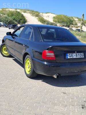 Melns Audi A4 1997 Rīga, ar dzinēja tilpumu 1.80 L un nobraukumu 385 tūkst. km par 950 €, foto 3 vietnē AUTOMOTO.COM.LV
