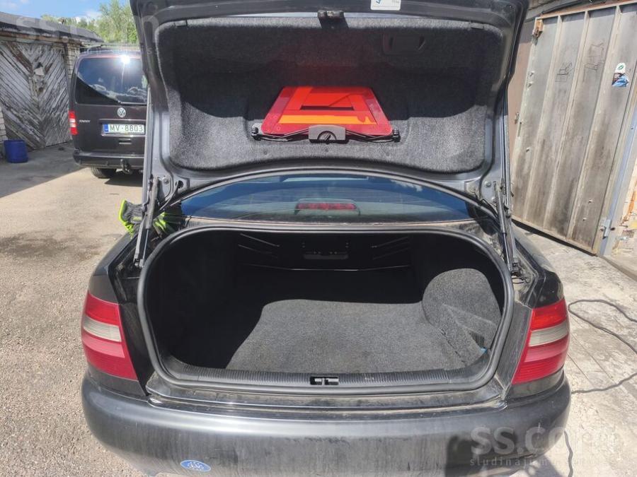 Black Audi A4 1997 in Riga, with an engine capacity of 1.60 L and mileage of 217 thousand km for 750 €, photo 3 on AUTOMOTO.COM.LV