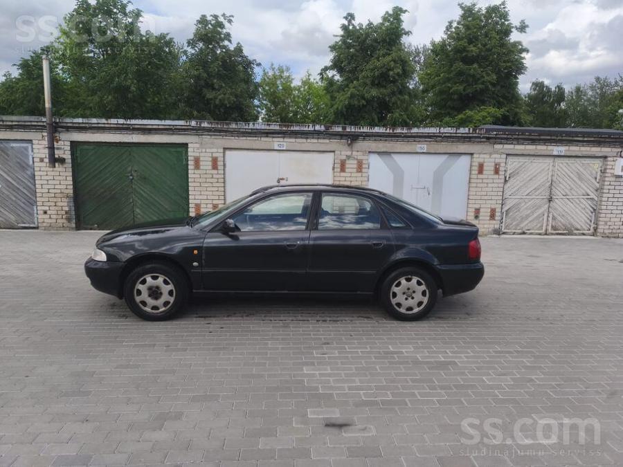 Black Audi A4 1997 in Riga, with an engine capacity of 1.60 L and mileage of 217 thousand km for 750 €, photo 4 on AUTOMOTO.COM.LV