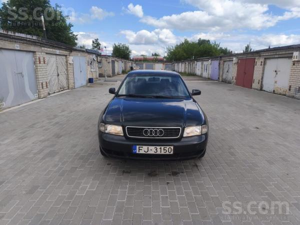 Melns Audi A4 1997 Rīga, ar dzinēja tilpumu 1.60 L un nobraukumu 217 tūkst. km par 750 €, foto 5 vietnē AUTOMOTO.COM.LV