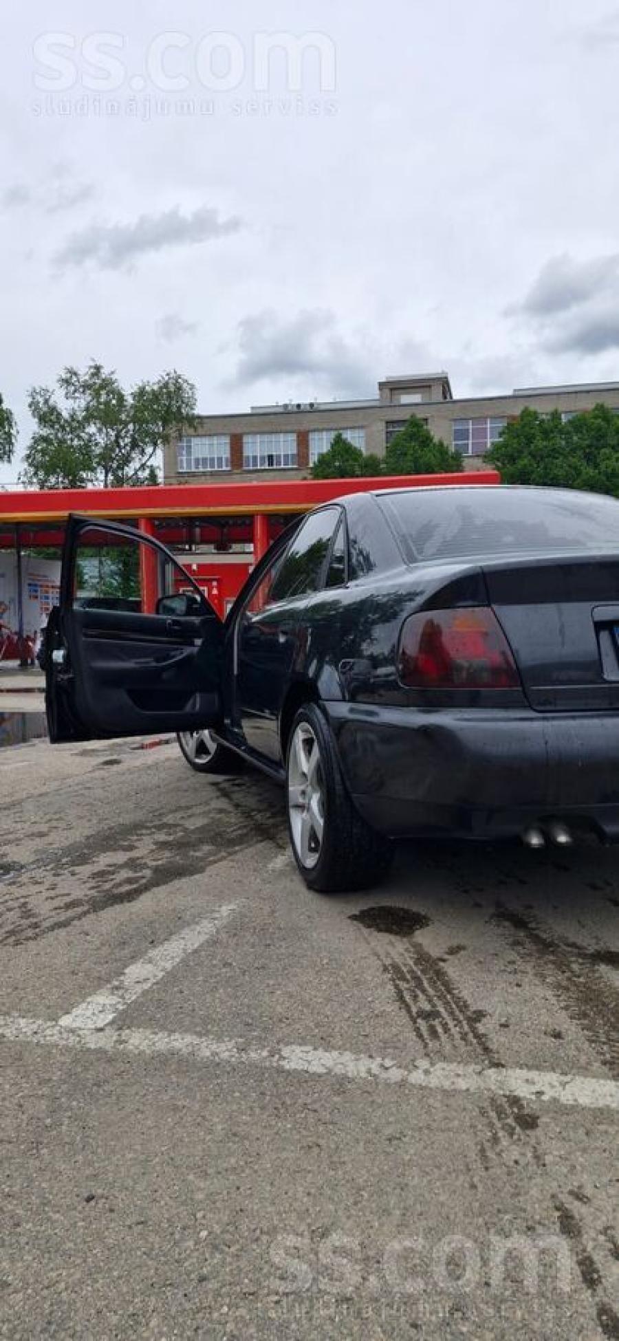 Melns Audi A4 1997 Rīga, ar dzinēja tilpumu 1.90 L un nobraukumu 299 tūkst. km par 1100 €, foto 10 vietnē AUTOMOTO.COM.LV