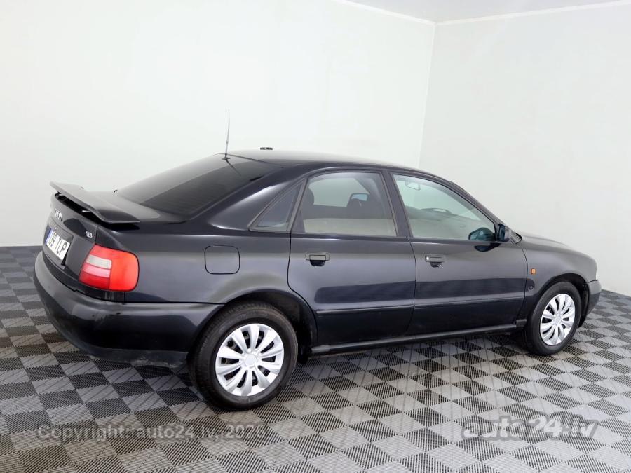 Черный Ауди А4 1997 в Таллин, объемом двигателя 1.80 л и пробегом 266 тыс. км за 799 €, фото 4 на AUTOMOTO.COM.LV