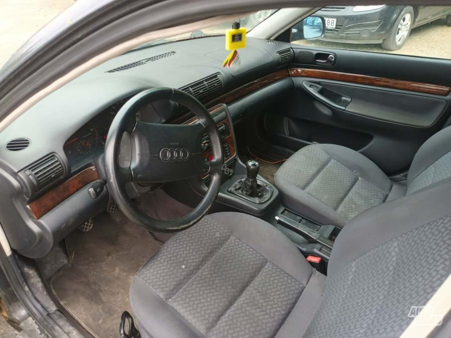 Black Audi A4 1997 in Vilnius, with an engine capacity of 1.90 L and mileage of 316 thousand km for 720 €, photo 7 on AUTOMOTO.COM.LV