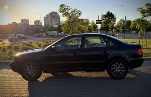 Black Audi A4 1997 in Vilnius, with an engine capacity of 1.60 L and mileage of 292 thousand km for 390 €, photo 4 on AUTOMOTO.COM.LV