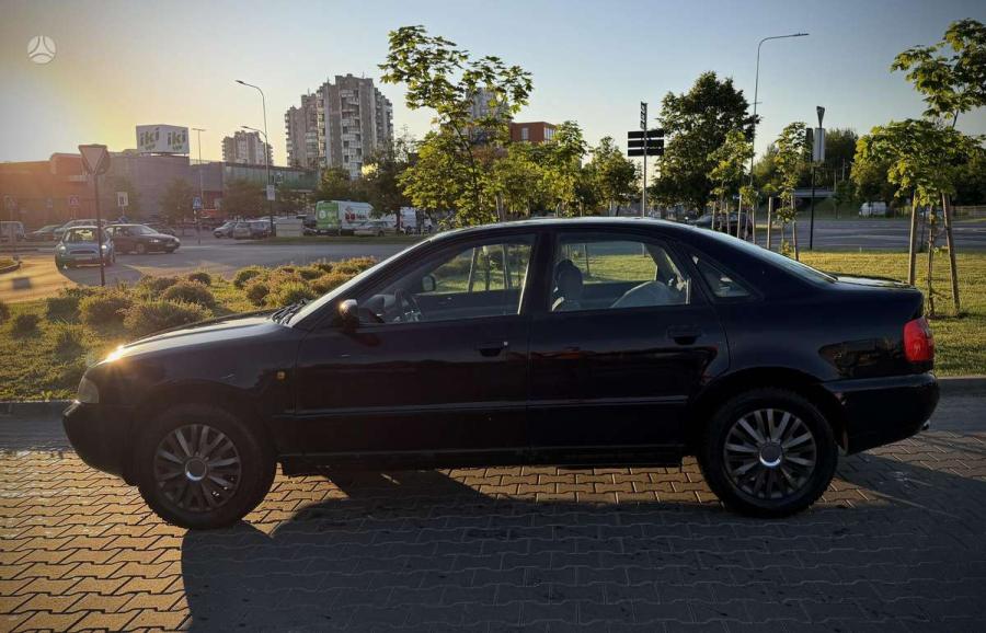 Black Audi A4 1997 in Vilnius, with an engine capacity of 1.60 L and mileage of 292 thousand km for 390 €, photo 4 on AUTOMOTO.COM.LV
