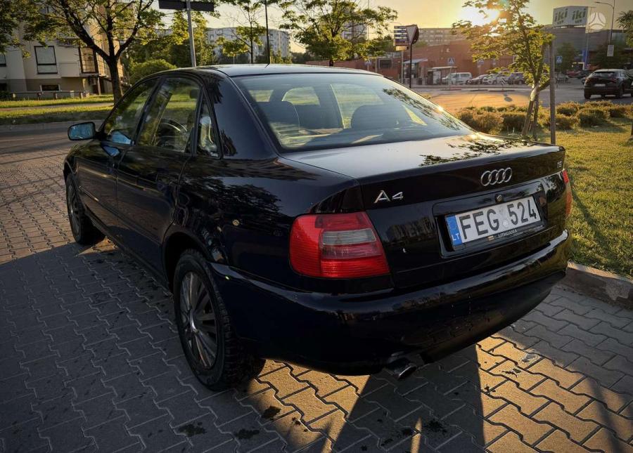 Black Audi A4 1997 in Vilnius, with an engine capacity of 1.60 L and mileage of 292 thousand km for 390 €, photo 5 on AUTOMOTO.COM.LV