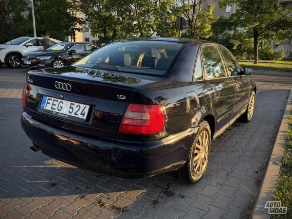 Melns Audi A4 1997 Viļņa, ar dzinēja tilpumu 1.60 L un nobraukumu 292 tūkst. km par 390 €, foto 6 vietnē AUTOMOTO.COM.LV