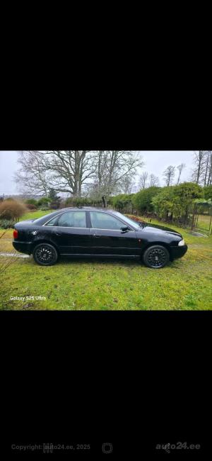 Black Audi A4 1998 in Tartu, with an engine capacity of 2.40 L and mileage of 267 thousand km for 999 €, photo 7 on AUTOMOTO.COM.LV