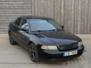 Melns Audi A4 1998 Jelgava, ar dzinēja tilpumu 2.50 L un nobraukumu 331 tūkst. km par 2500 €, foto  vietnē AUTOMOTO.COM.LV