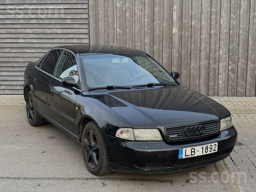 Melns Audi A4 1998 Jelgava, ar dzinēja tilpumu 2.50 L un nobraukumu 331 tūkst. km par 2500 €, foto 1 vietnē AUTOMOTO.COM.LV