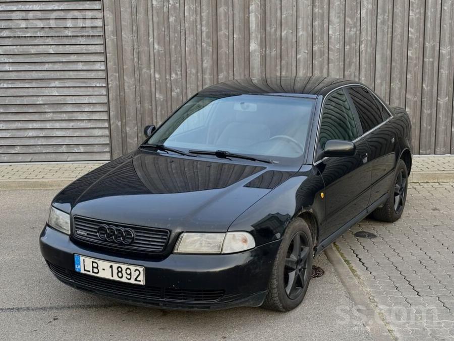 Melns Audi A4 1998 Jelgava, ar dzinēja tilpumu 2.50 L un nobraukumu 331 tūkst. km par 2500 €, foto 4 vietnē AUTOMOTO.COM.LV