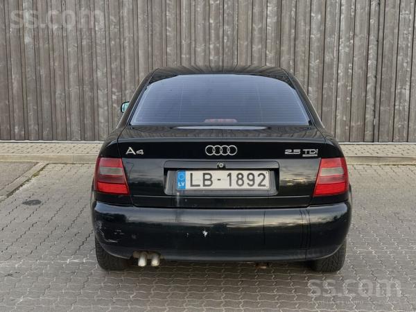 Melns Audi A4 1998 Jelgava, ar dzinēja tilpumu 2.50 L un nobraukumu 331 tūkst. km par 2500 €, foto 4 vietnē AUTOMOTO.COM.LV