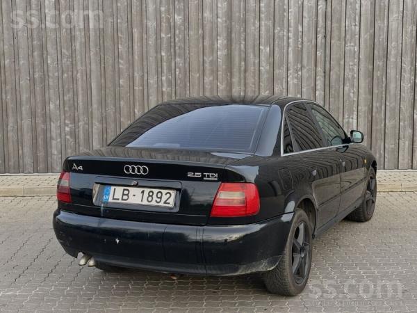Melns Audi A4 1998 Jelgava, ar dzinēja tilpumu 2.50 L un nobraukumu 331 tūkst. km par 2500 €, foto 5 vietnē AUTOMOTO.COM.LV