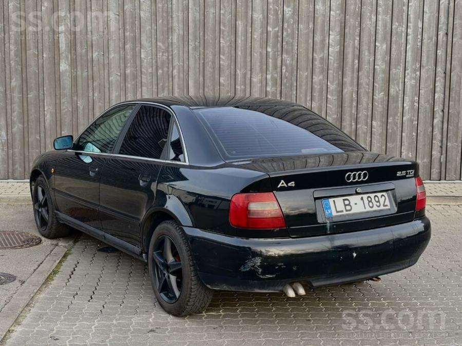 Melns Audi A4 1998 Jelgava, ar dzinēja tilpumu 2.50 L un nobraukumu 331 tūkst. km par 2500 €, foto 7 vietnē AUTOMOTO.COM.LV