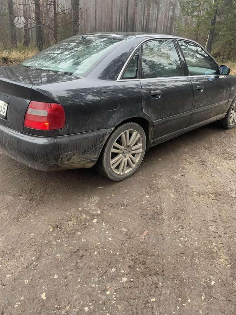 Black Audi A4 1999 in Vilnius, with an engine capacity of 2.39 L and mileage of 230 thousand km for 1580 €, photo 4 on AUTOMOTO.COM.LV
