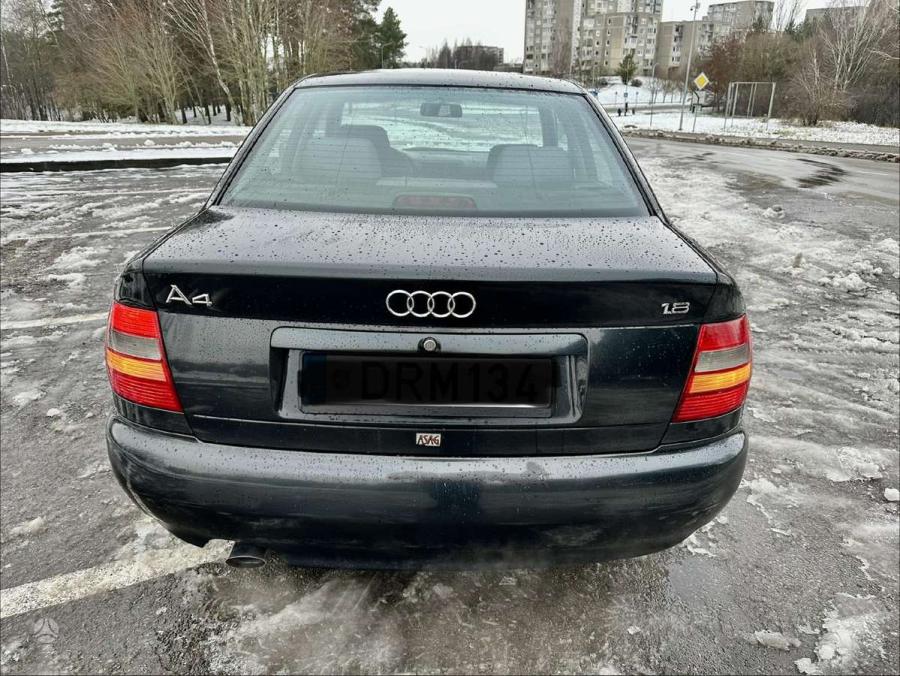 Melns Audi A4 1999 Kaišiadorys, ar dzinēja tilpumu 1.78 L un nobraukumu 403 tūkst. km par 830 €, foto 3 vietnē AUTOMOTO.COM.LV