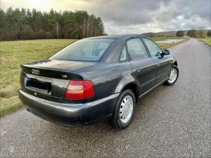 Melns Audi A4 1999 Kaišiadorys, ar dzinēja tilpumu 1.78 L un nobraukumu 403 tūkst. km par 830 €, foto 9 vietnē AUTOMOTO.COM.LV
