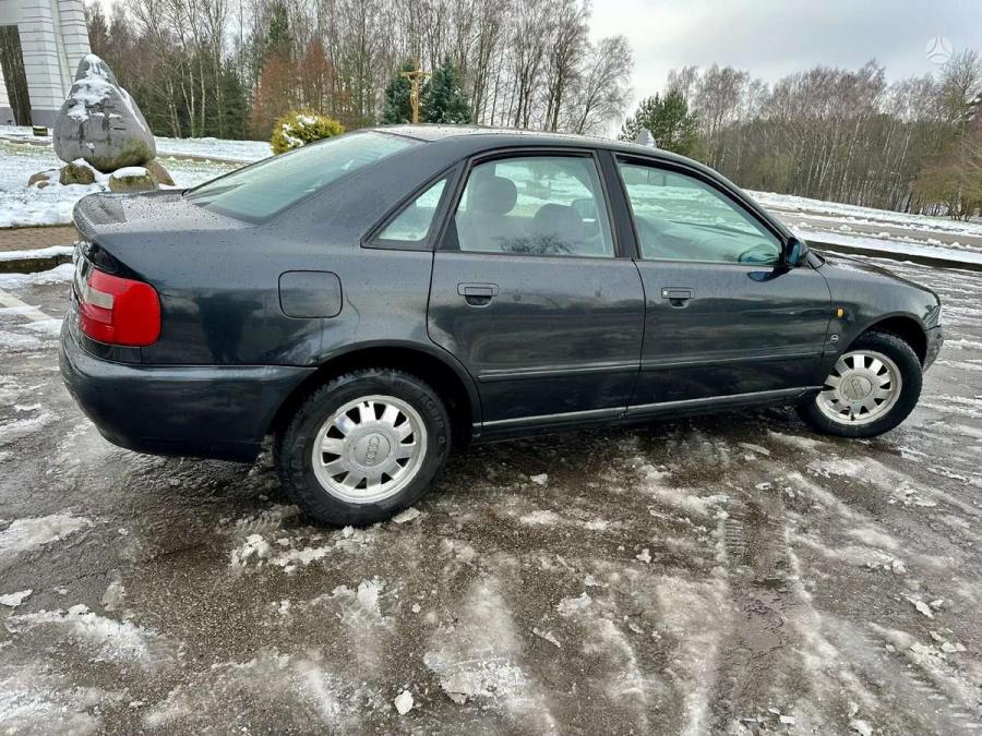 Melns Audi A4 1999 Kaišiadorys, ar dzinēja tilpumu 1.78 L un nobraukumu 403 tūkst. km par 830 €, foto 12 vietnē AUTOMOTO.COM.LV