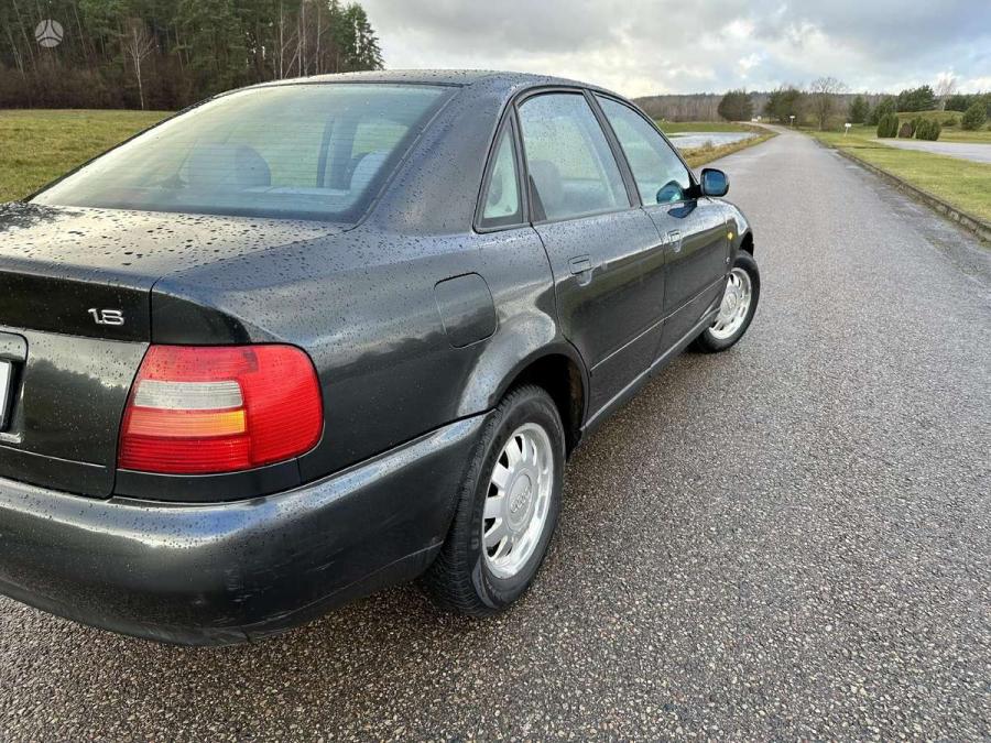 Melns Audi A4 1999 Kaišiadorys, ar dzinēja tilpumu 1.78 L un nobraukumu 403 tūkst. km par 830 €, foto 14 vietnē AUTOMOTO.COM.LV