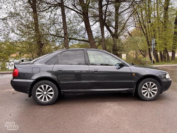 Melns Audi A4 1999 Viļņa, ar dzinēja tilpumu 1.90 L un nobraukumu 383 tūkst. km par 900 €, foto 7 vietnē AUTOMOTO.COM.LV