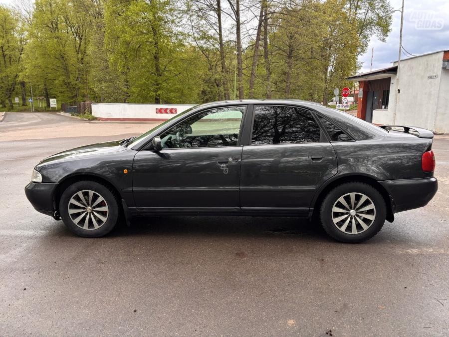 Black Audi A4 1999 in Vilnius, with an engine capacity of 1.90 L and mileage of 383 thousand km for 900 €, photo 9 on AUTOMOTO.COM.LV