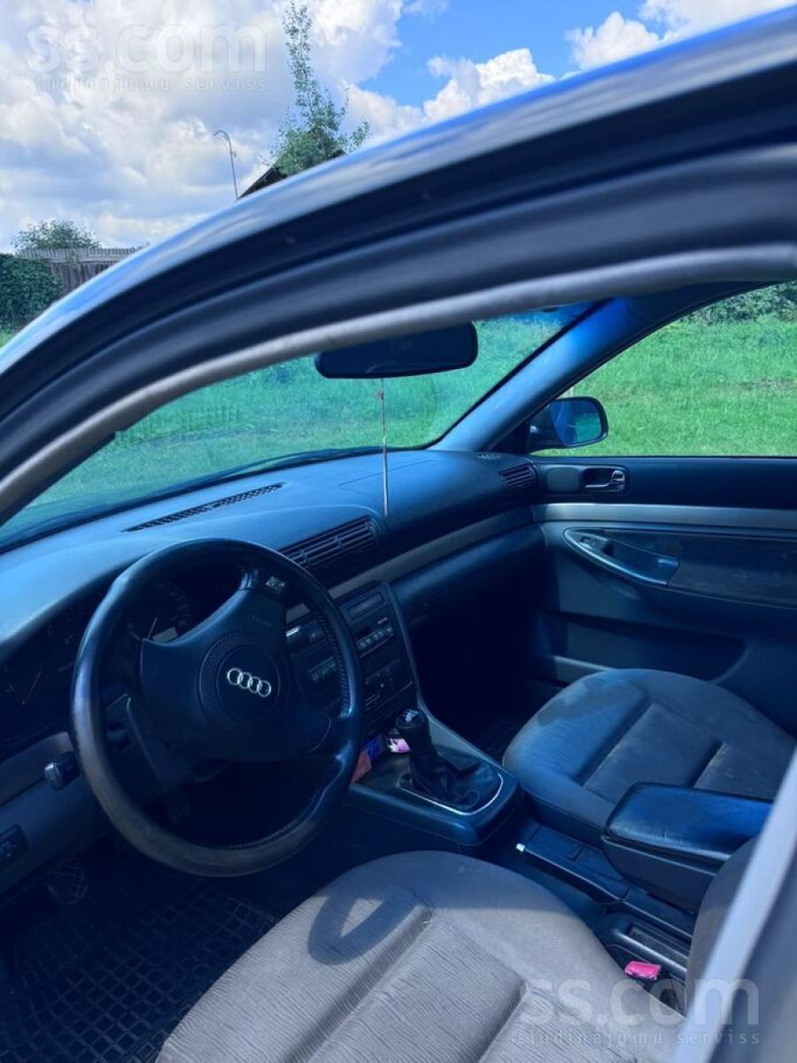 Black Audi A4 1999 in Kraslava, with an engine capacity of 1.60 L and mileage of 378 thousand km for 550 €, photo 4 on AUTOMOTO.COM.LV