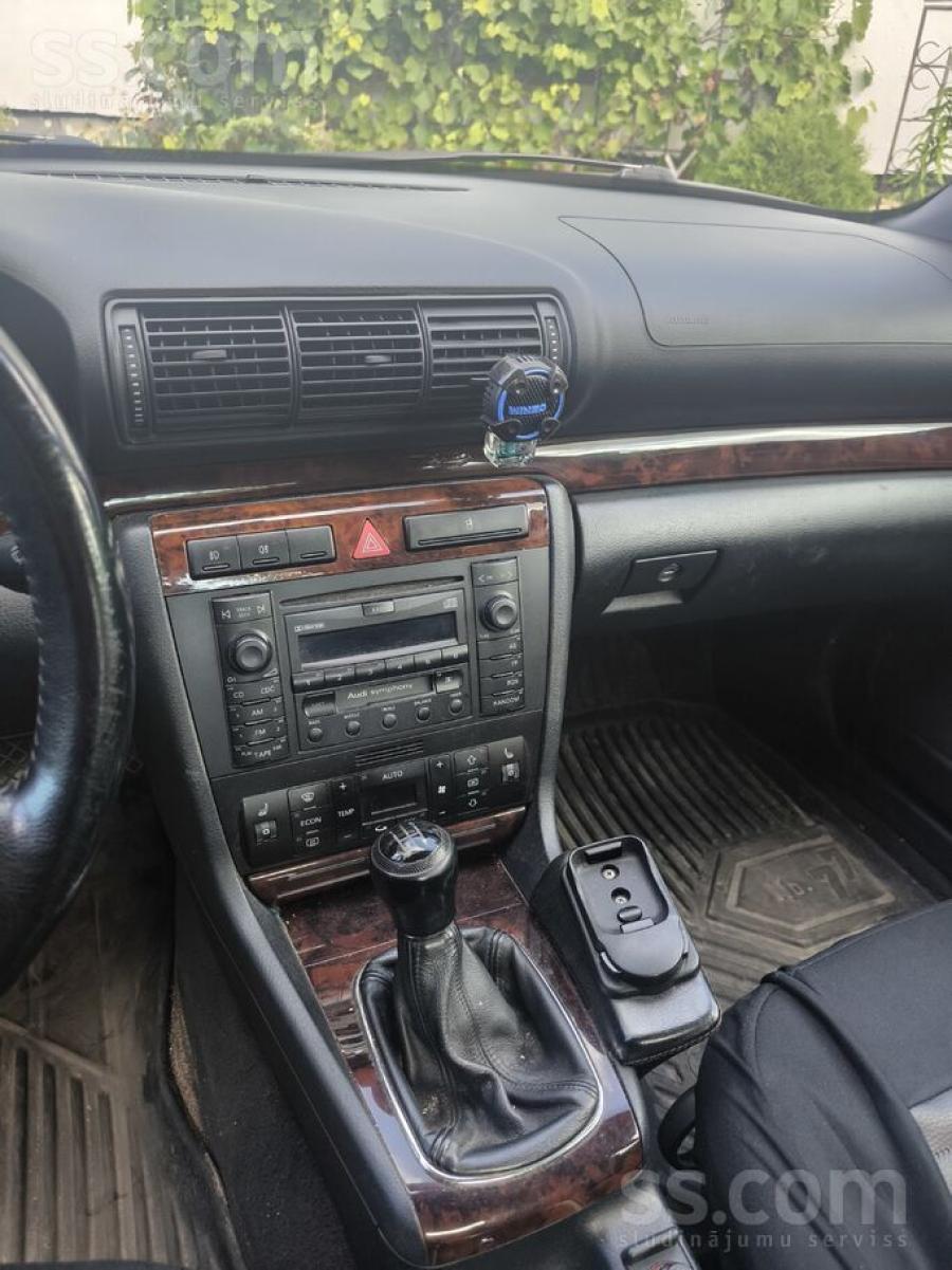 Melns Audi A4 1999 Rīga, ar dzinēja tilpumu 1.90 L un nobraukumu 300 tūkst. km par 2200 €, foto 4 vietnē AUTOMOTO.COM.LV