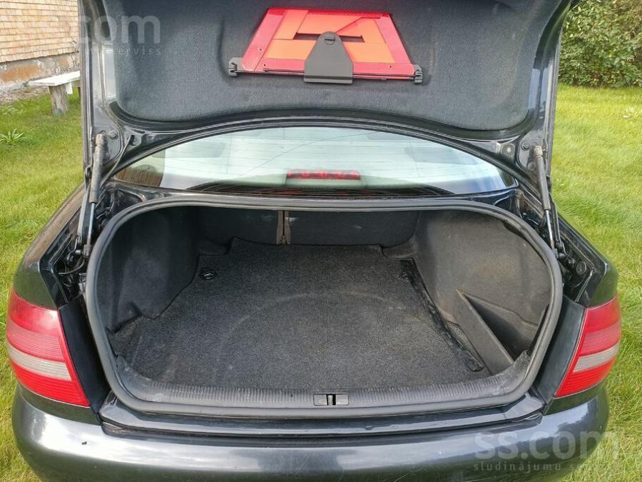 Black Audi A4 1999 in Riga, with an engine capacity of 1.90 L and mileage of 273 thousand km for 1300 €, photo 8 on AUTOMOTO.COM.LV