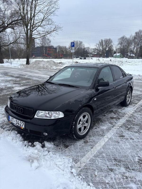 Melns Audi A4 2000 Rīga, ar dzinēja tilpumu 1.90 L un nobraukumu 396 tūkst. km par 2650 €, foto 2 vietnē AUTOMOTO.COM.LV