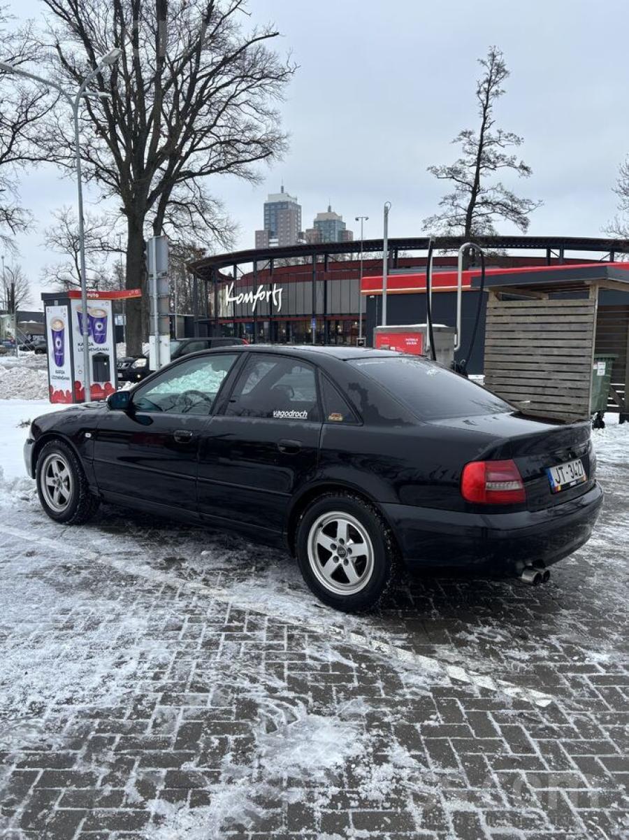 Melns Audi A4 2000 Rīga, ar dzinēja tilpumu 1.90 L un nobraukumu 396 tūkst. km par 2650 €, foto 4 vietnē AUTOMOTO.COM.LV