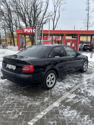 Melns Audi A4 2000 Rīga, ar dzinēja tilpumu 1.90 L un nobraukumu 396 tūkst. km par 2650 €, foto 5 vietnē AUTOMOTO.COM.LV