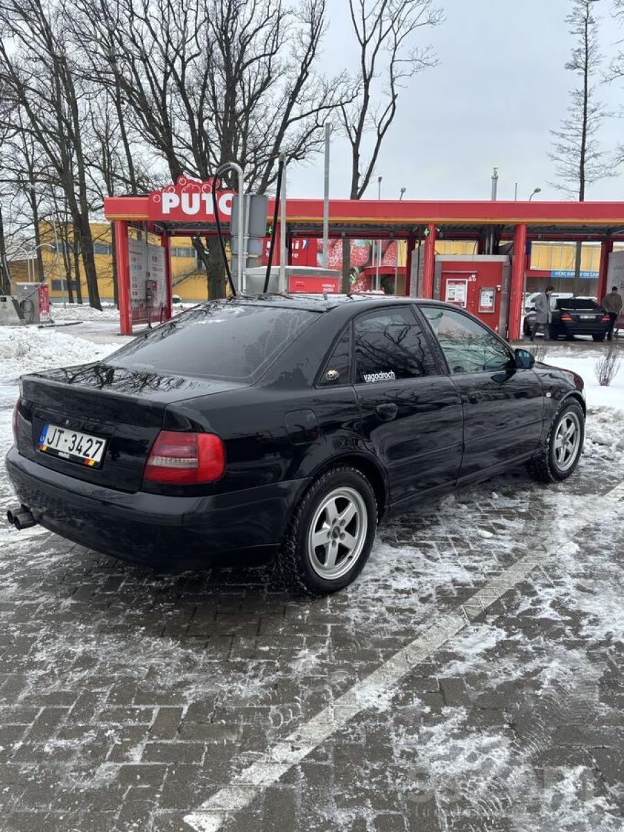 Melns Audi A4 2000 Rīga, ar dzinēja tilpumu 1.90 L un nobraukumu 396 tūkst. km par 2650 €, foto 5 vietnē AUTOMOTO.COM.LV