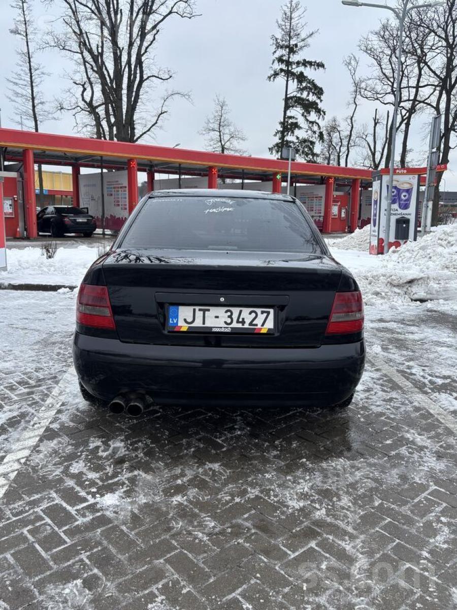 Melns Audi A4 2000 Rīga, ar dzinēja tilpumu 1.90 L un nobraukumu 396 tūkst. km par 2650 €, foto 6 vietnē AUTOMOTO.COM.LV