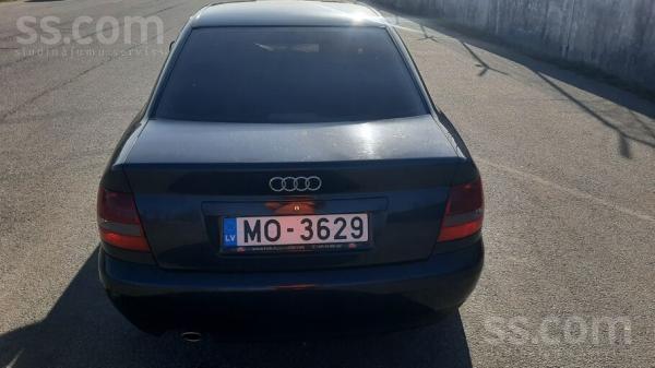 Черный Ауди А4 2000 в Рига, объемом двигателя 1.80 л и пробегом 259 тыс. км за 1600 €, фото 1 на AUTOMOTO.COM.LV