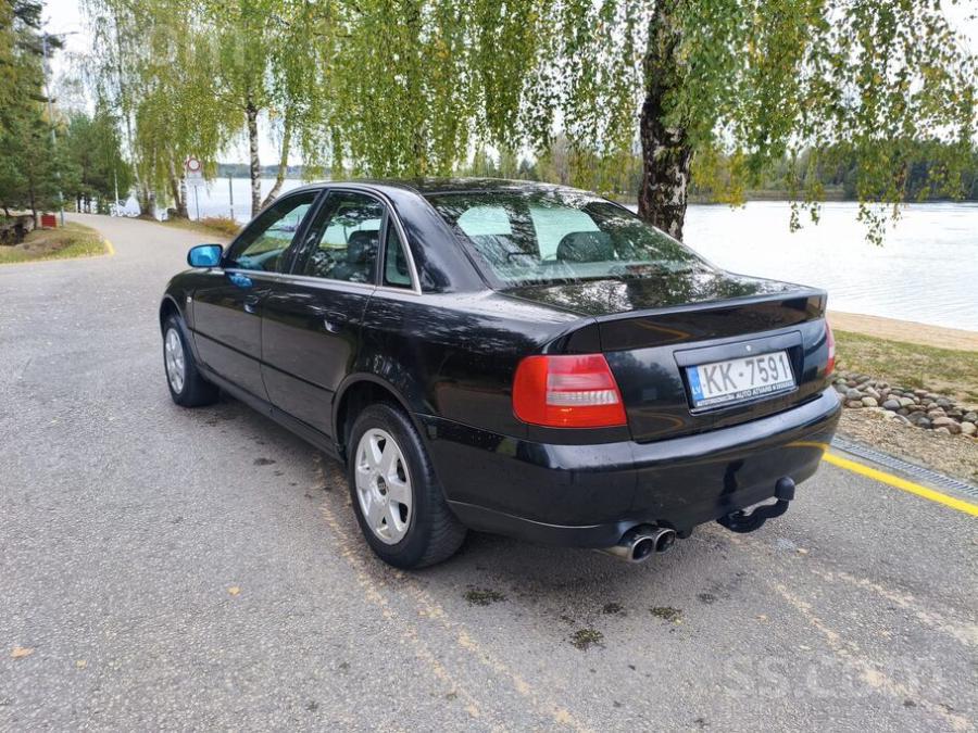 Черный Ауди А4 2000 в Айзкраукле, объемом двигателя 2.40 л и пробегом 259 тыс. км за 1599 €, фото 3 на AUTOMOTO.COM.LV