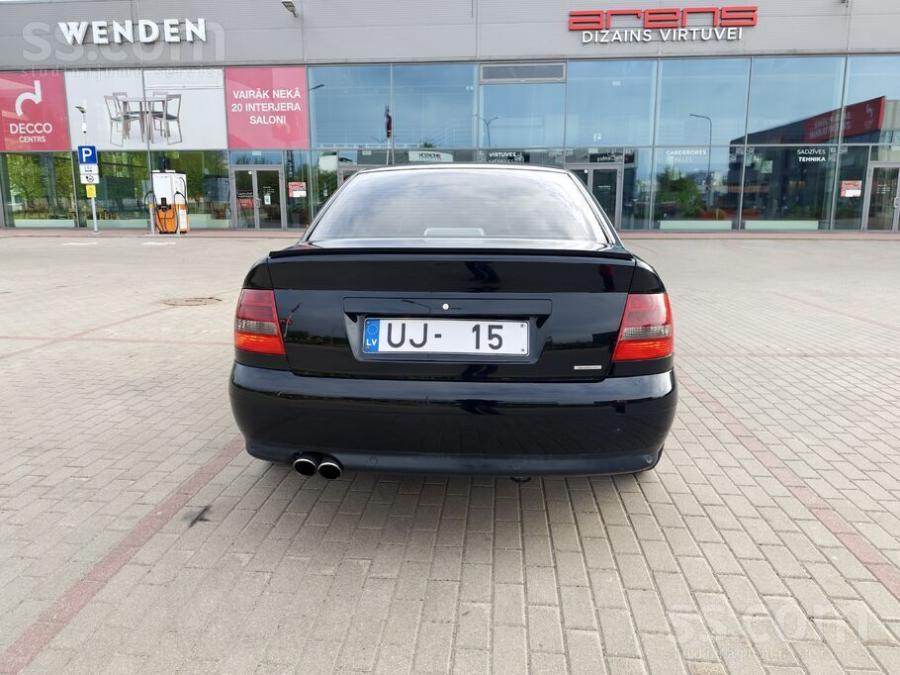 Black Audi A4 2000 in Riga, with an engine capacity of 2.50 L and mileage of 245 thousand km for 5000 €, photo 4 on AUTOMOTO.COM.LV