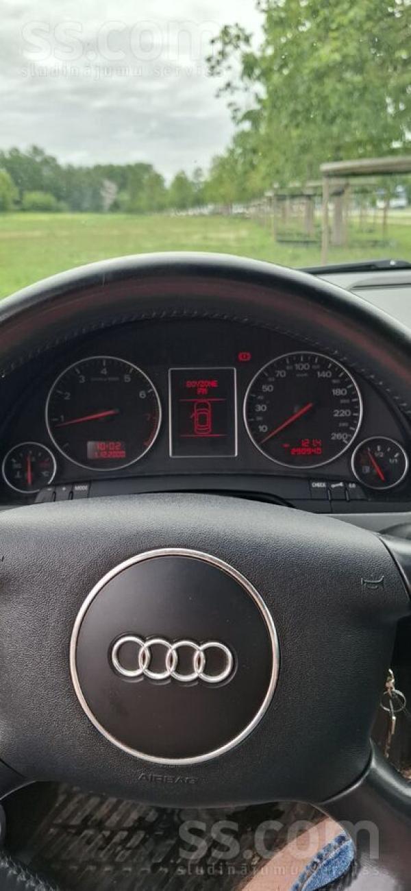 Black Audi A4 2001 in Riga, with an engine capacity of 2.00 L and mileage of 291 thousand km for 2000 €, photo 5 on AUTOMOTO.COM.LV