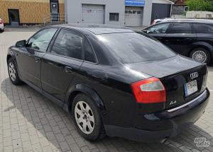 Melns Audi A4 2002 Panevēža, ar dzinēja tilpumu 1.80 L un nobraukumu 222 tūkst. km par 800 €, foto 3 vietnē AUTOMOTO.COM.LV